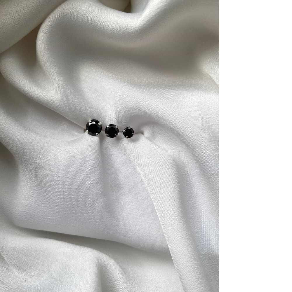 עגיל זירקון צמוד - שחור 4mm זוג אינדיאנה - מחסני חשמל