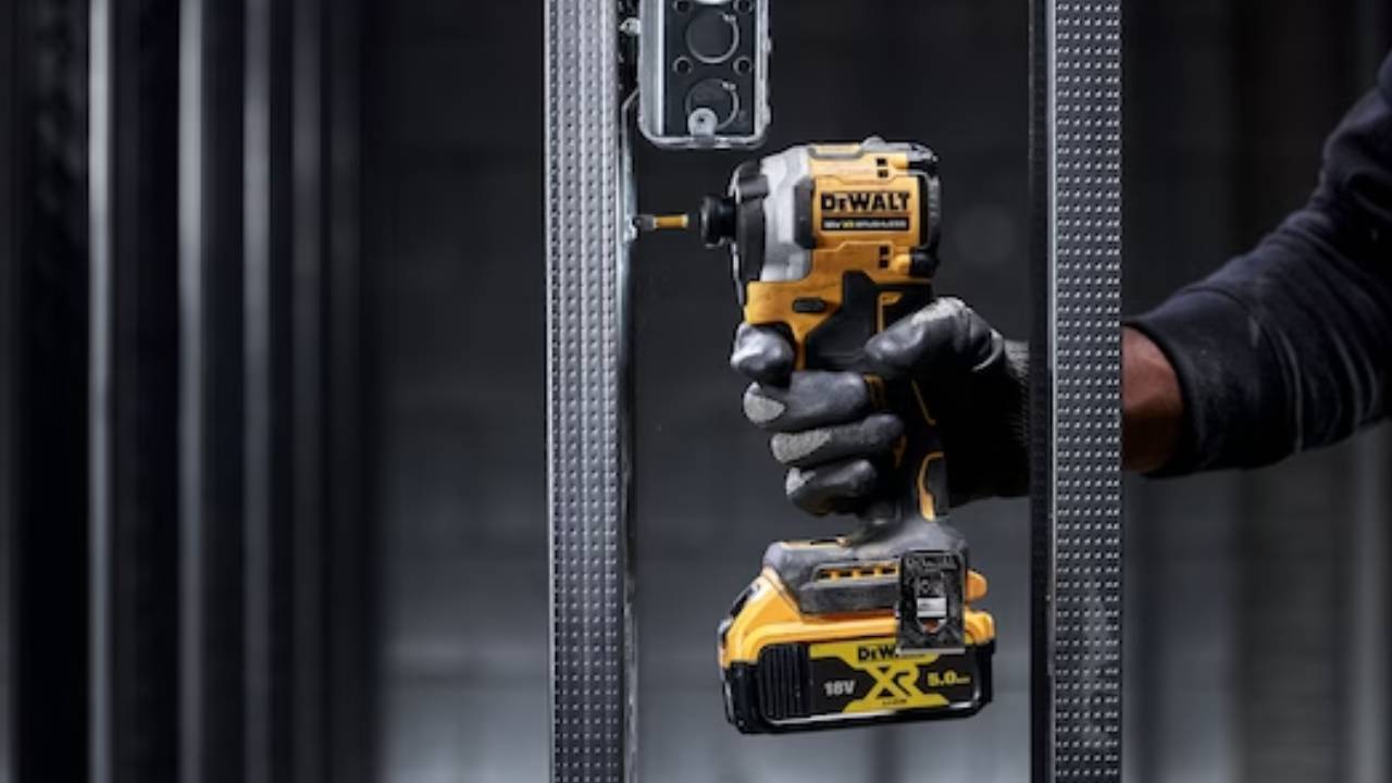 מברגת אימפקט 208NM 18V עם 3 מהירויות עבודה- גוף בלבד DCF850N DeWALT ...