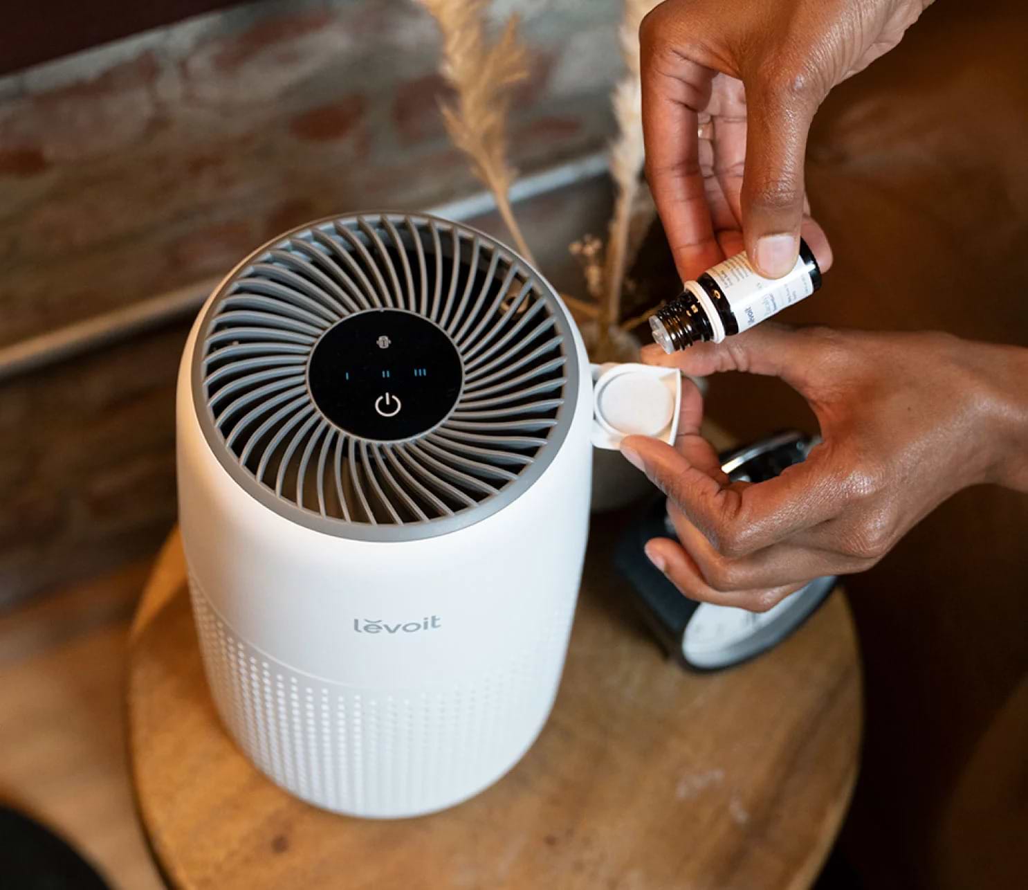 מטהר אוויר Levoit Core Mini LAP-C161 - צבע לבן אחריות ע י היבואן הרשמי - מחסני חשמל