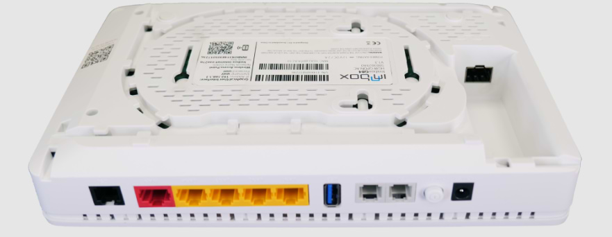 ראוטר עם חיבור סיב אופטי Iskratel Innbox U92 SFP - צבע לבן שנה אחריות ע י היבואן הרשמי - מחסני חשמל