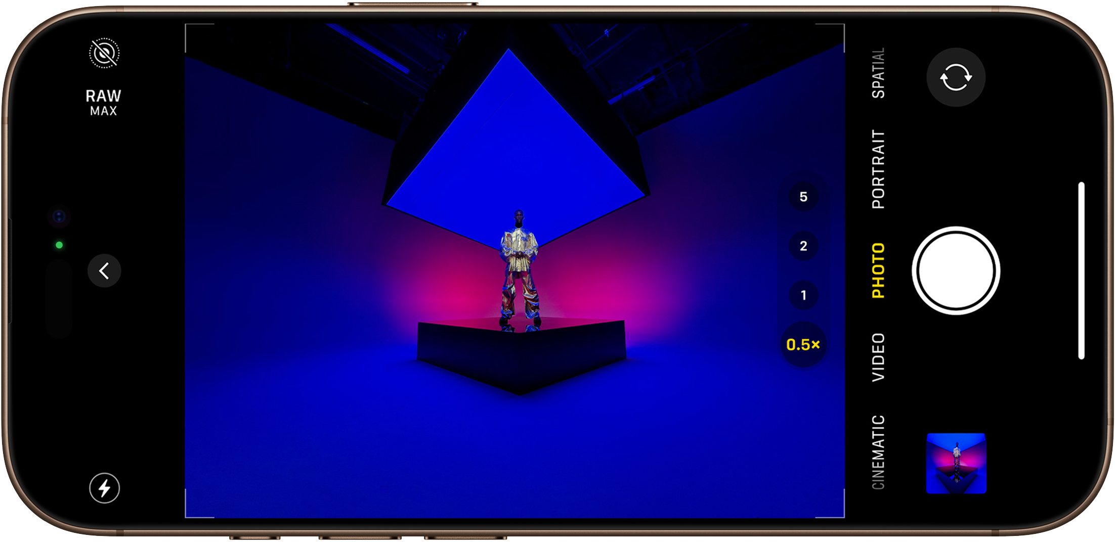 סמארטפון Apple iPhone 16 Pro 256GB - צבע שחור טיטניום שנה אחריות ע״י ...