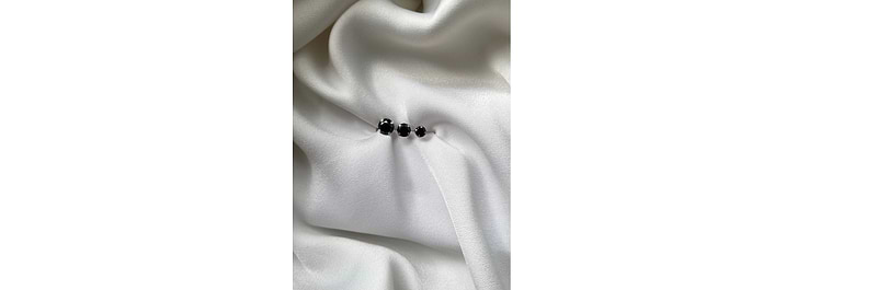 עגיל זירקון צמוד - שחור 4mm זוג אינדיאנה